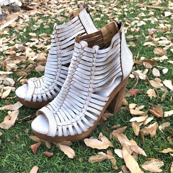 Sbicca | Shoes | Sbicca Leather Sandals Clogs Euc Sz 6 | Poshmark